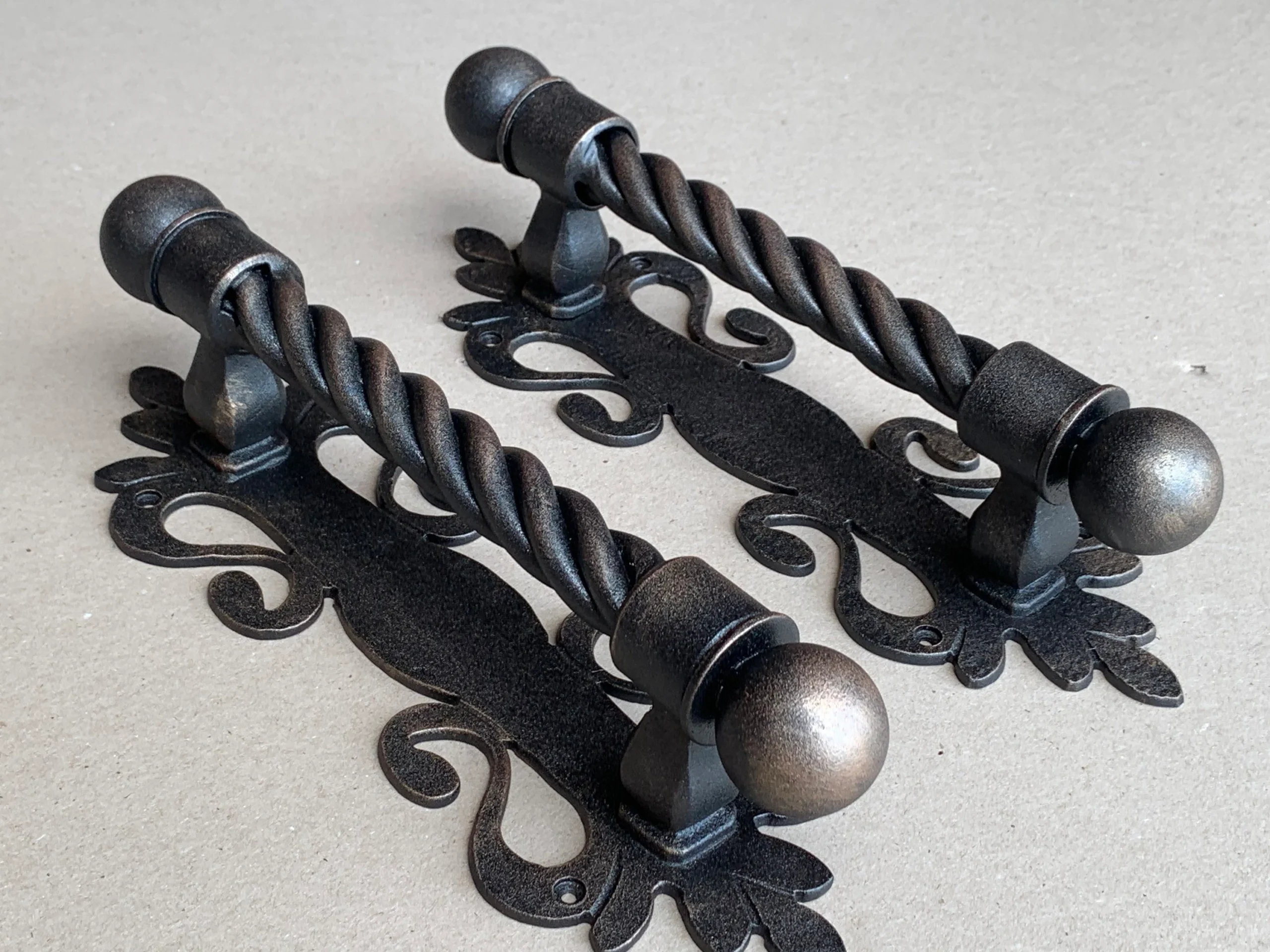 How is Wrought Iron Hardware for Doors Used? | kbf time